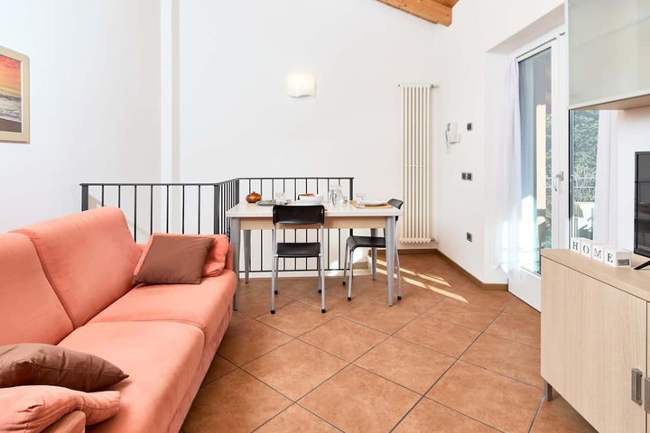 Schönes Dachgeschosszimmer Mit Großem Balkon Bv5 By Interhome - Riva del Garda