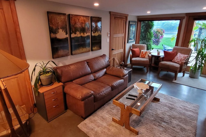 Downtown Beachfront Suite! - British Columbia