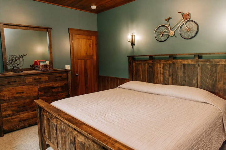 Adventure Awaits Suite: Luxury, Lodge Suite In Amish Country, Ohio. - Ohio