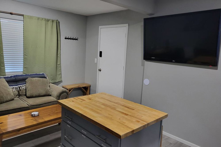 Cozy 1-bedroom Apartment In Baker City With Ac With Full Kitchen And Laundry - Baker City, OR