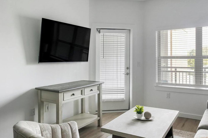 Landing | Stunning 1bd, Gym, Game Room - Chapel Hill, NC