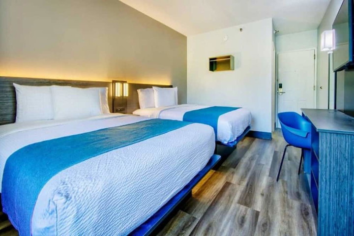 2 Queen Beds|nsmk,micfridge - Charlestown, IN