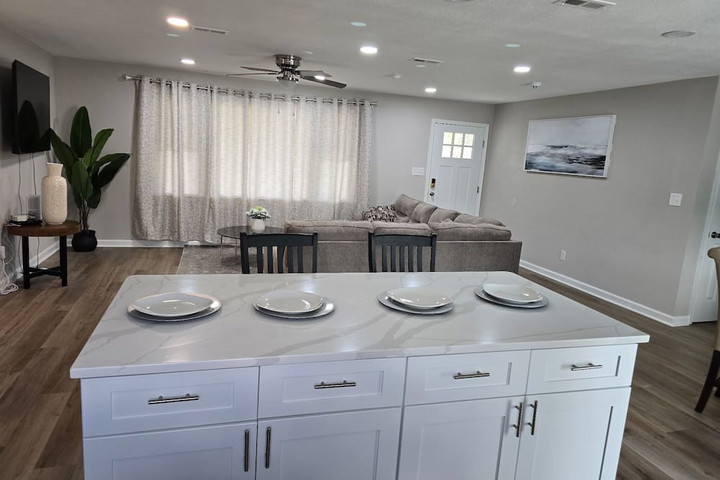 A 4-br 2 Bath House In A Well Loved Neighborhood Centrally Located In Portsmouth - Portsmouth, VA