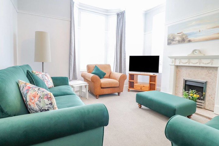 24 Cadnant Park, With A Garden In Conwy - Conwy