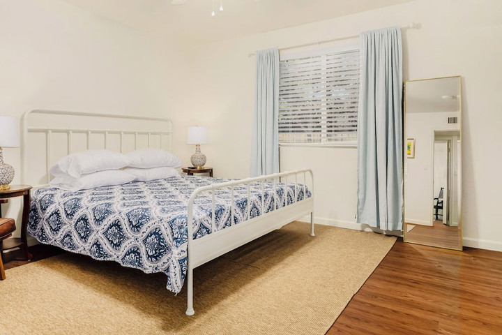Unique 3-bedroom House In Beautiful Chandler With Cool Ac Comfort, Huge Backyard - Chandler, AZ