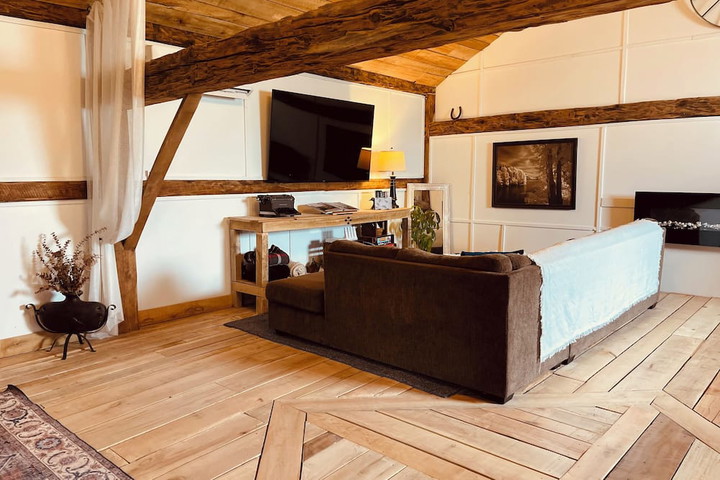 Luxury Hayloft Retreat Close To Turkey Point And Port Dover - Delhi, ON, Canada