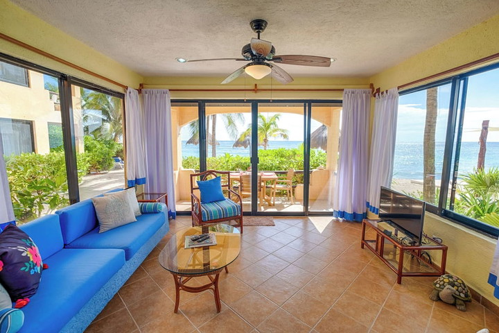 Relax At Your Oceanfront Escape On Half Moon Bay. Wake To Turquoise Views And Unwind On Your Private Terrace. - Akumal