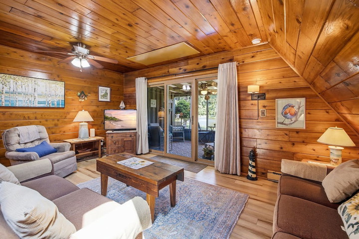 Juniper Presents: Chalet #98 Iconic Summer Stay & Resort Amenities - Michigan
