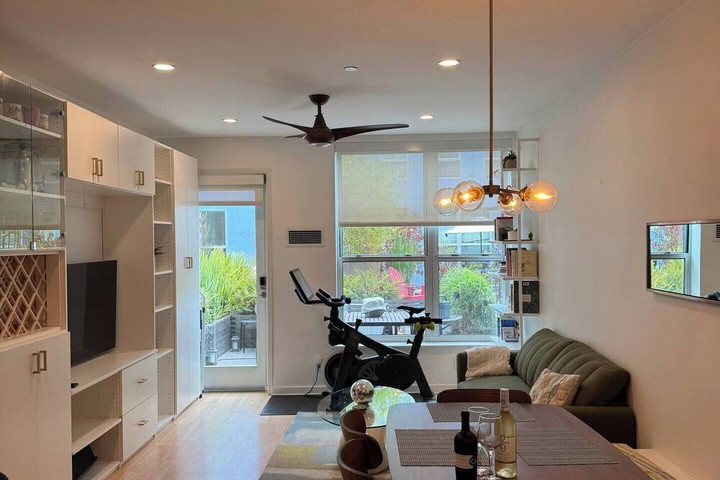 Jr 1 Br W/ Parking & A Plunge In Design District - San Francisco