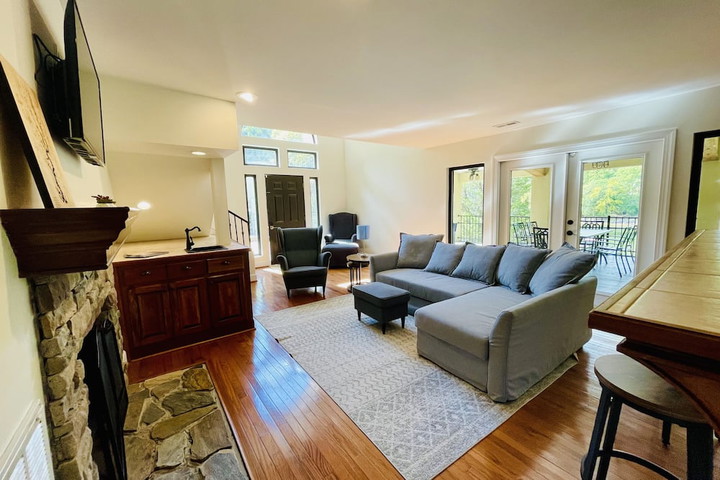 Perfect Winter Lake Getaway Villa On Lake Wylie - Family Friendly + Lovers Dream - Lake Wylie, SC