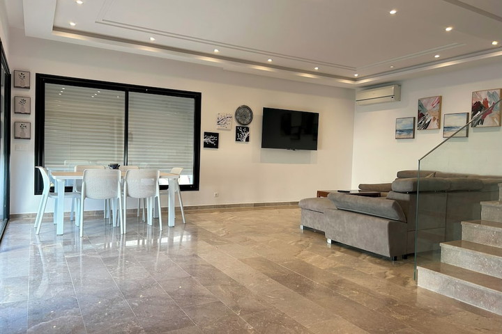 Villa A Hammamet Centre, 10 Min A Pied De La Plage, Piscine, Climatisée, 4 Ch - Hammamet