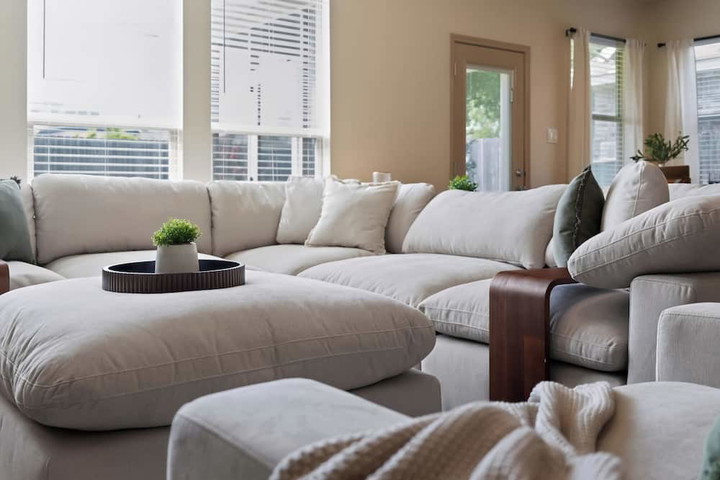 The Olive House - Stylish 4br Retreat - Sleeps 10 - Newly Furnished - The Woodlands, TX