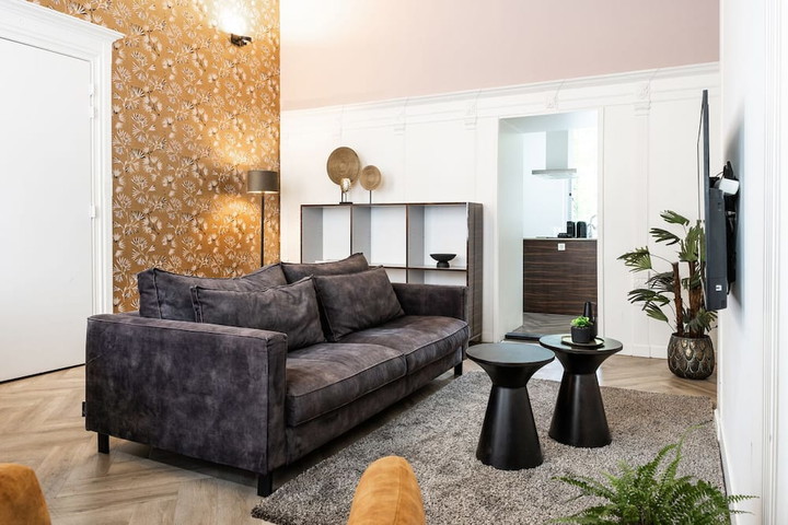 Bed En Koffie Ground Floor Apartment In Tilburg And Enjoy This Stylish 65m² Ground Floor Apartment With A Herringbone Floor. Perfect For Couples, Families, Or Groups Looking To Efteling Overnachten Or Appartement Huren Tilburg. - Oisterwijk