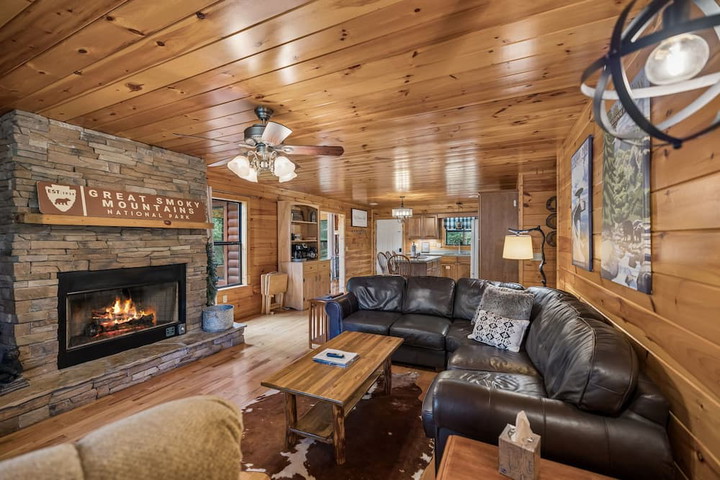 Smoky Mtn Cabin | Hot Tub, Fishing Pond & Views! - Townsend, TN