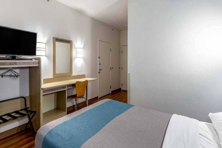 1 Cama Doble | Bañera Con Acceso Para Personas Con Movilidad Reducida, Nsmk - Belleville, IL