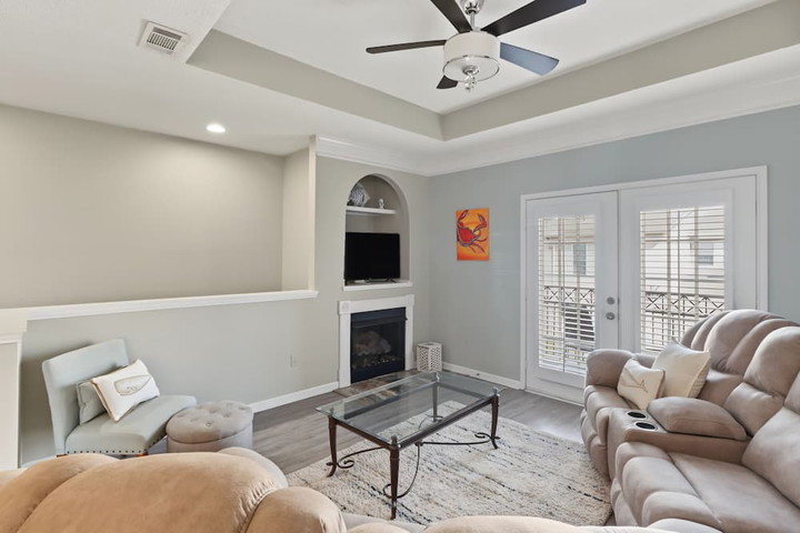 5 Min Walk To The Beach!!!  In This 945 Sq Feet 1bed, 1bed Condo!!! - Gulfport, MS