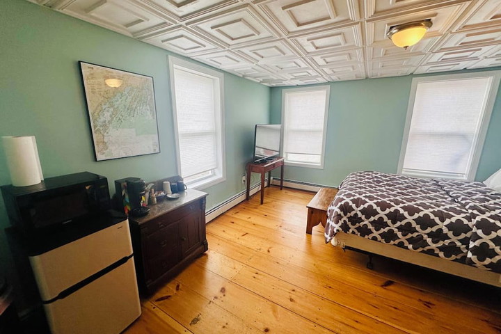 Studio Apartment Near Downtown Walkable! - Portland, ME