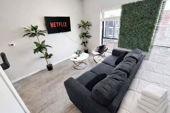 Urban Jungle Retreat (417) - Des Moines