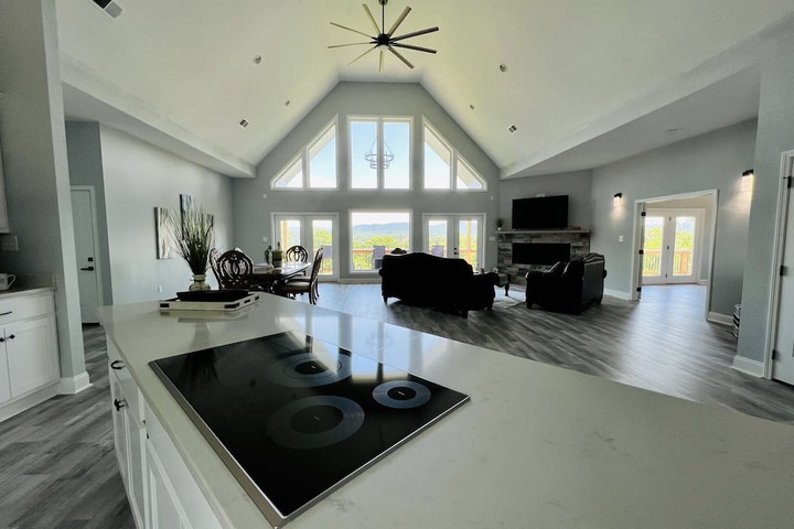 New! Private 5br 5,000 Sqft Lake House On 7 Acres - Jefferson City, TN
