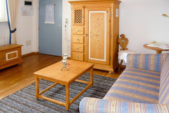 Lovely Apartment For 3 Guests With Wifi, Hot Tub, A/c, Pool, Tv, Balcony And Pets Allowed - Lana