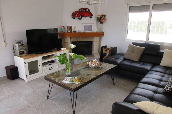 Modern Villa With A Large Garden, A Heated Pool, And Located Near The Ocean - Albatera