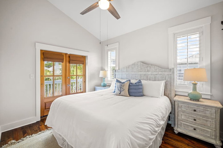 Charming Carriage House - Private Beach Access | 2 Beach Bikes + Seasonal Tram - Rosemary Beach, FL