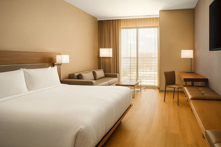 Modern Stay | 1 King Bed With Sleeper Sofa | Steps From Clearwater Beach - Clearwater Beach, FL