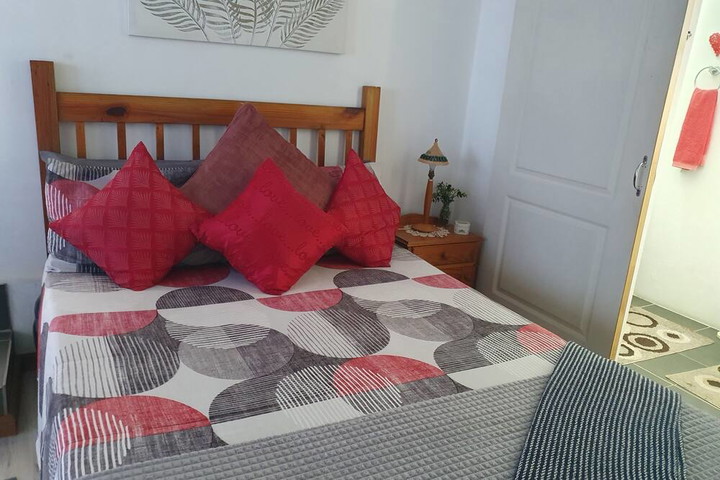 Spacious 2-bedroom Apartment In Riviersonderend - Western Cape