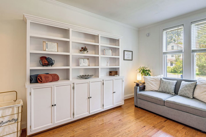 Walk To Main Street & Train! Laurel Apt - Columbia, MD