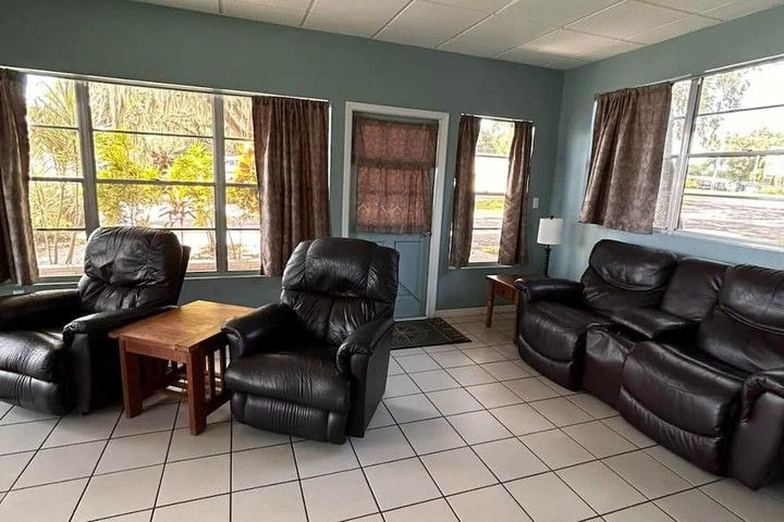 Enjoyable Lakeside Cabin In Babson Park On Crooked Lake - Lake Wales, FL