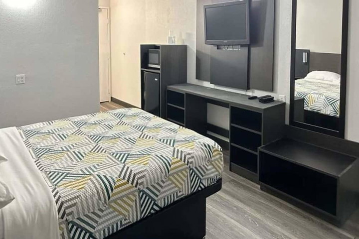1 Queen Bed|nsmk, Micfridge - Nebraska