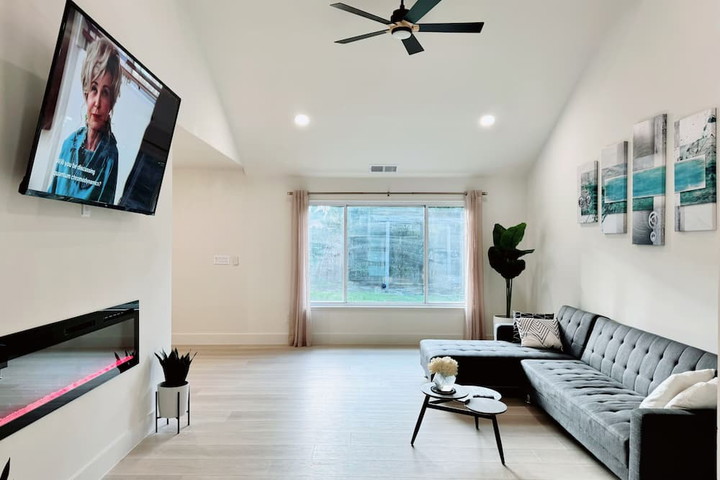 Lux. Contemporary At Heart Of Eg - Elk Grove, CA