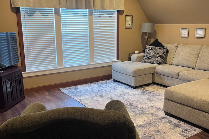 The Fannie Historic Apartment - Eau Claire, WI