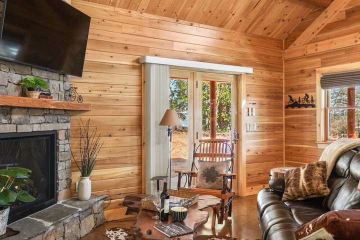 Ecusta Trailhead Cabin, Bring Our Bikes - Sierra Nevada