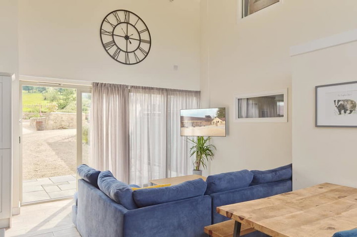 Luxury 2-bed Cotswolds Barn With Two Ensuite Kings - Stroud, UK