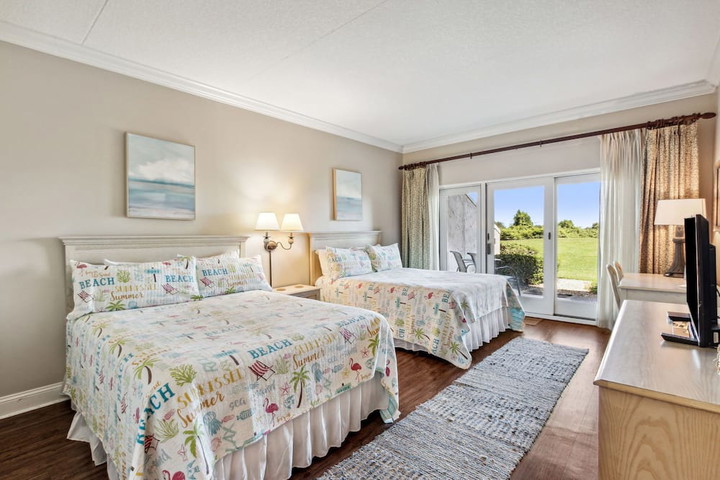256 Sandcastles Beautiful Oceanfront, Ground Floor Hotel Room & Private Patio - Jacksonville, FL