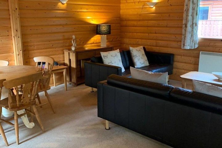 Log Cabin With Veranda, Nestled In Kenwick Park, Louth - Louth