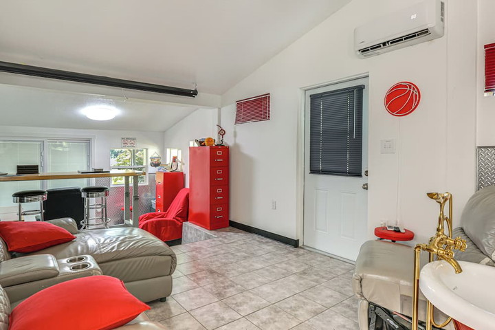 6 Mi To Spanish Springs! Private Unit W/ Projector - Leesburg, FL