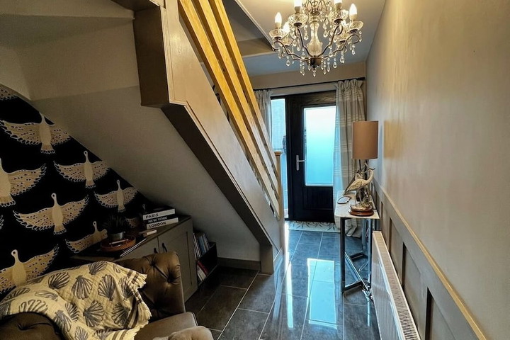 Caryis By The Sea  Modern Newly Renovated Central Location Home 150m From Beach. - Coleraine