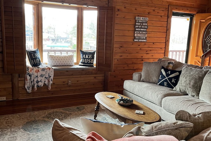 Lake View Villa - Denton, NC