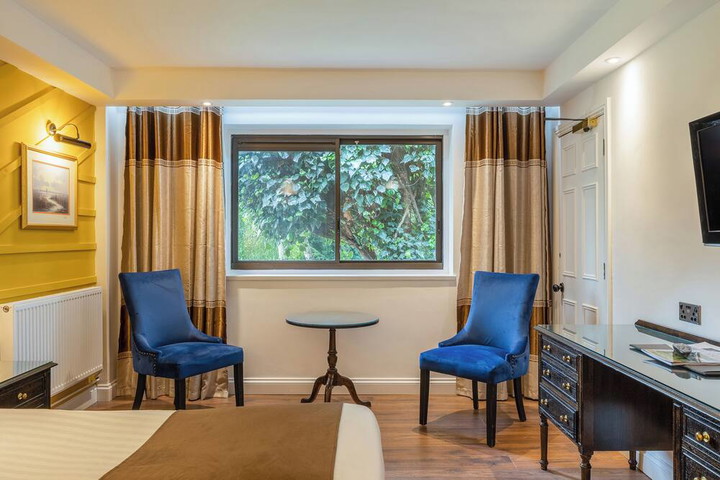 Unwind In Ipswich: Spa, Pool, Gardens & Walkable Waterfront Access - Ipswich