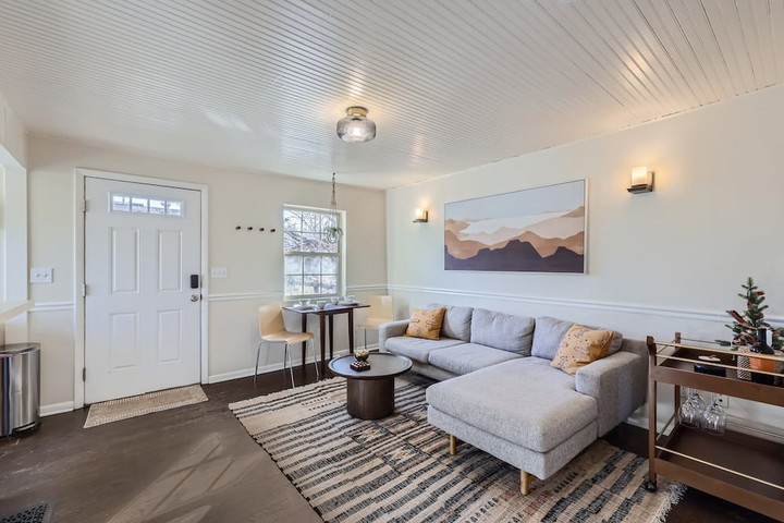 Cozy Golden Home Only One Block From All The Action, Walk To Everything! - Evergreen, CO