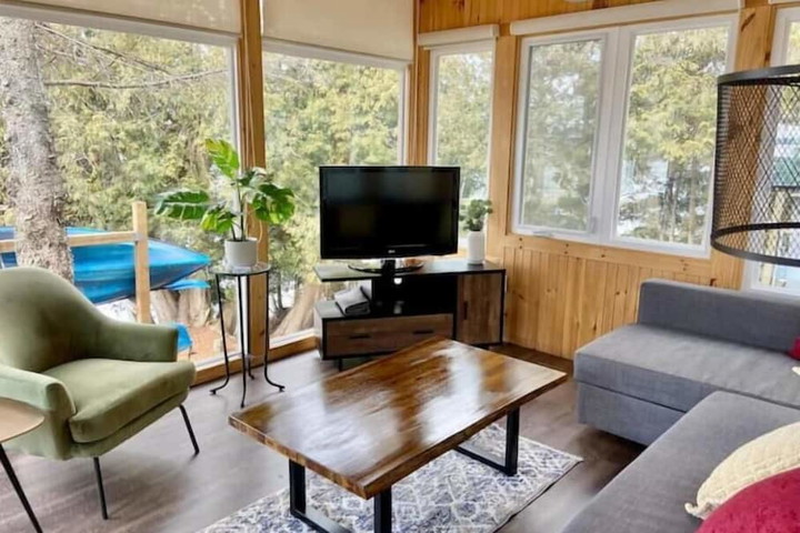 Cozy Lakeside Cottage On Lake Scugog - Port Perry