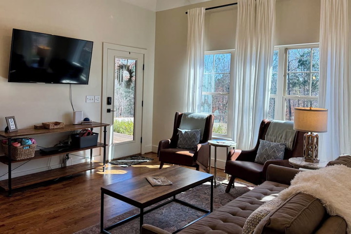 Lake Access Home. Outdoor Fireplace. Kayaks. Golfcart To Pool & Lake. Boat Ramp. - Lake Martin, AL