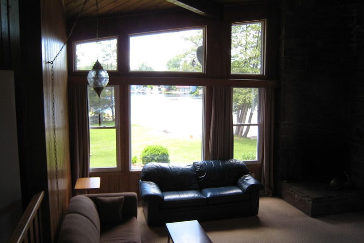 Fenelon Falls Getaway Waterfront Cottage - Kawartha Lakes