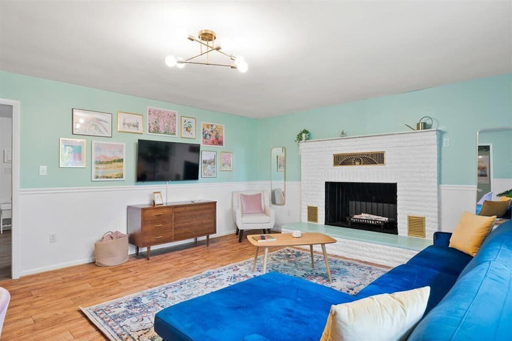 New Colorful Cottage + Hot Tub + Pets + 15 Min To Lake - Stanley