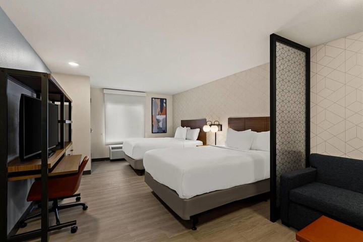 Modern & Spacious Stay In Central Location | Kitchen, Gym Access | Free Parking! - Newnan, GA