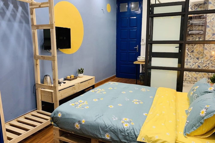 Cozy Balcony/ Street View/ Old Quarter Central/ Sunny Homestay - Hanoi