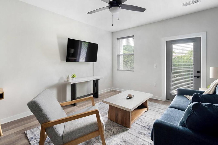 Landing | Spectacular 1bd, Gym - Neyland Stadium Knoxville