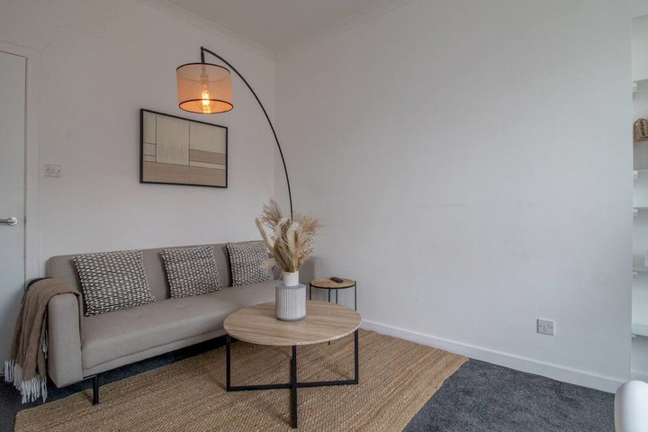 Pass The Keys | Stay In Glasgow South - Glasgow